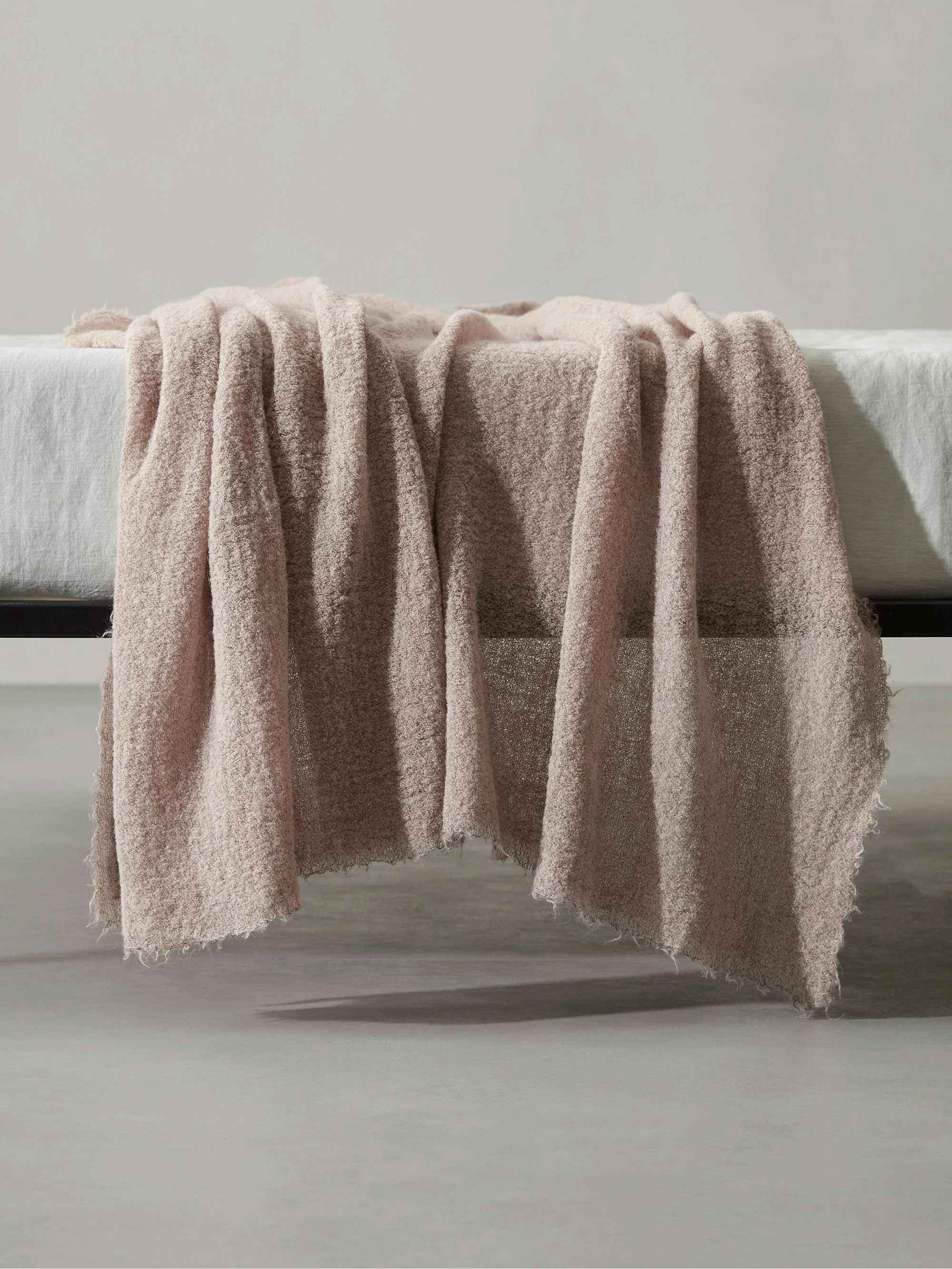 Society — Ted Throw — Throws | Artilleriet