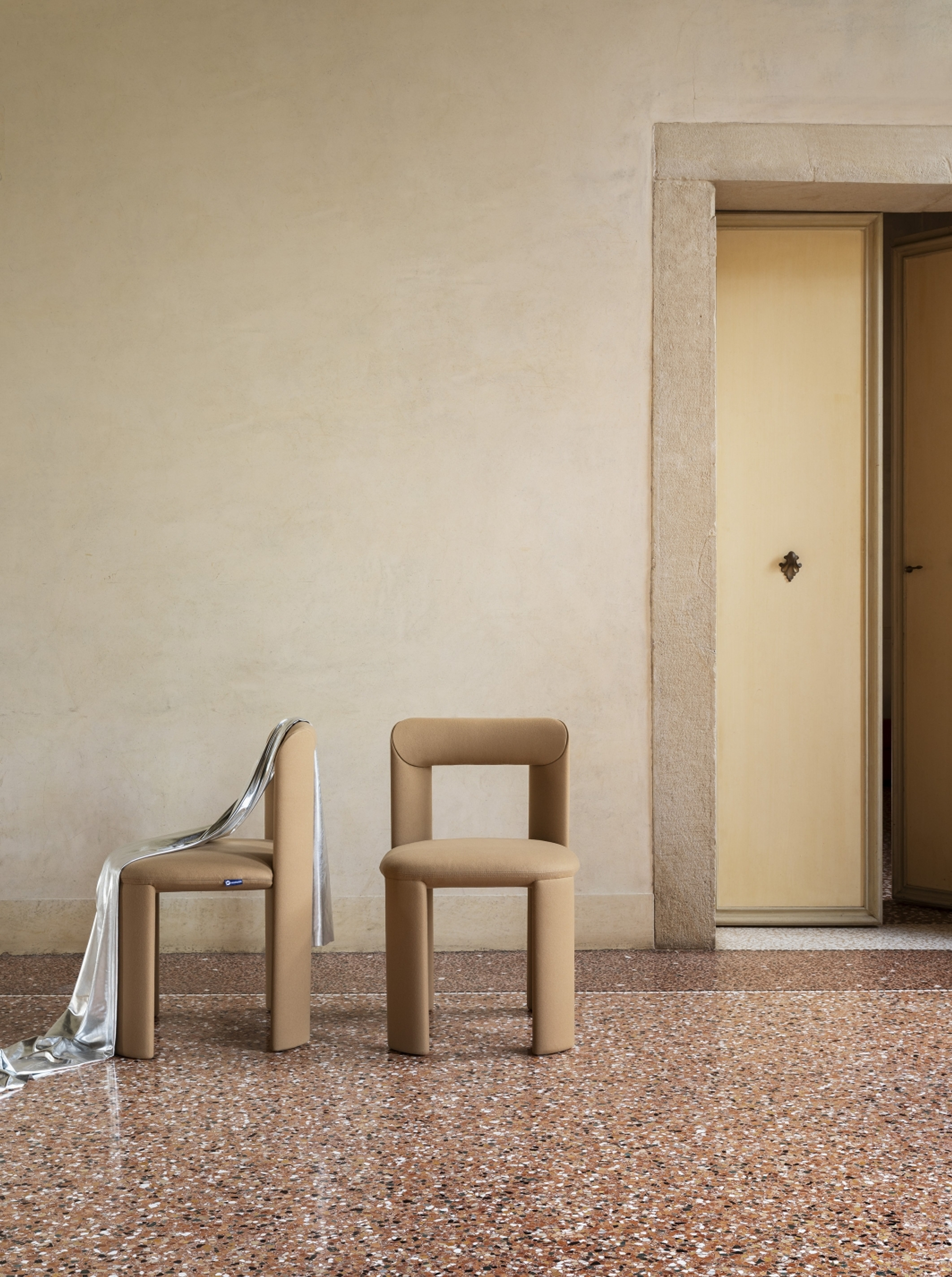 Miniforms — Amia Chair — Upholstered chairs | Artilleriet